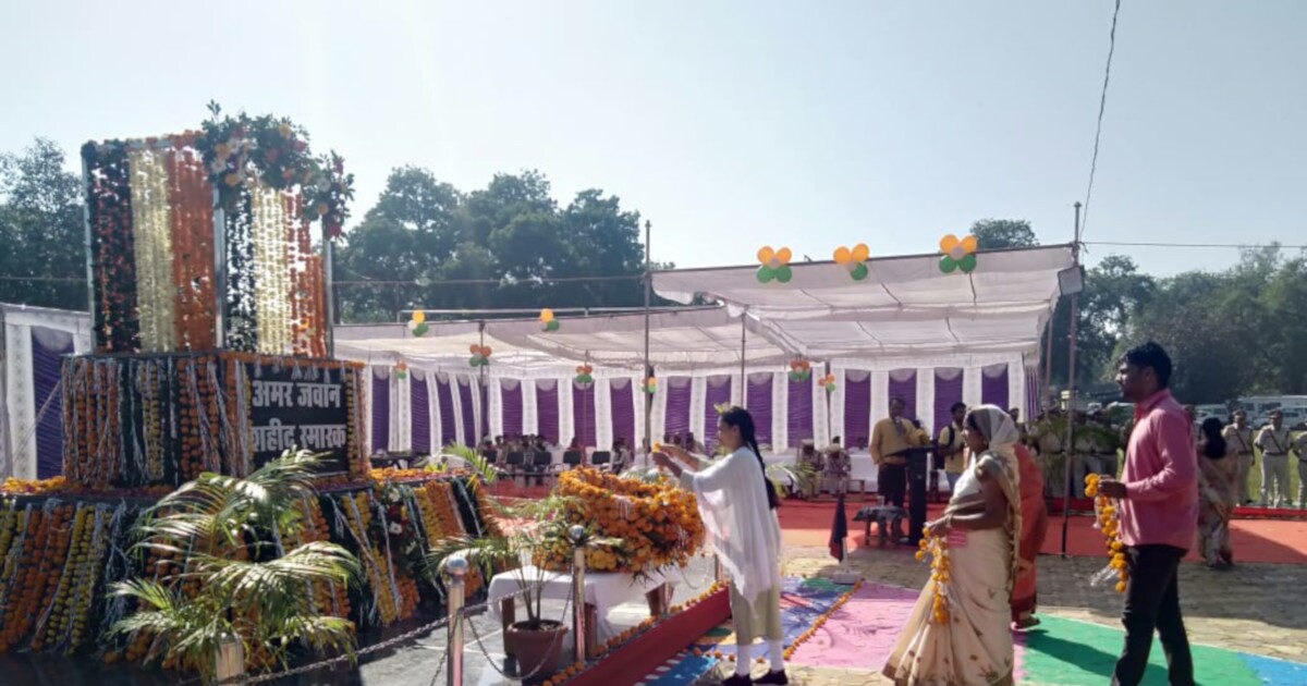 पुलिस स्मृति दिवस पर मंडला में कार्यक्रम का हुआ आयोजन, शहीदों को दी गई ...