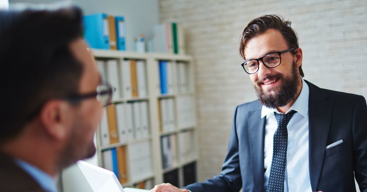 बॉस के साथ दोस्ती में इन बातों का रखें खास ख्याल, फ्रेंडशिप में भूलकर ...