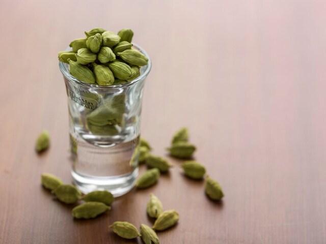 Cardamom Side Effects: स्किन एलर्जी का कारण कहीं इलायची तो नहीं, जानें ...