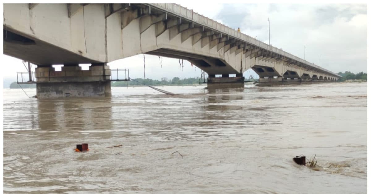 Ayodhya Flood: अयोध्या में सरयू ने धारण किया रौद्र रूप, कई गांव में घुसा पानी, लोग पलायन को ...