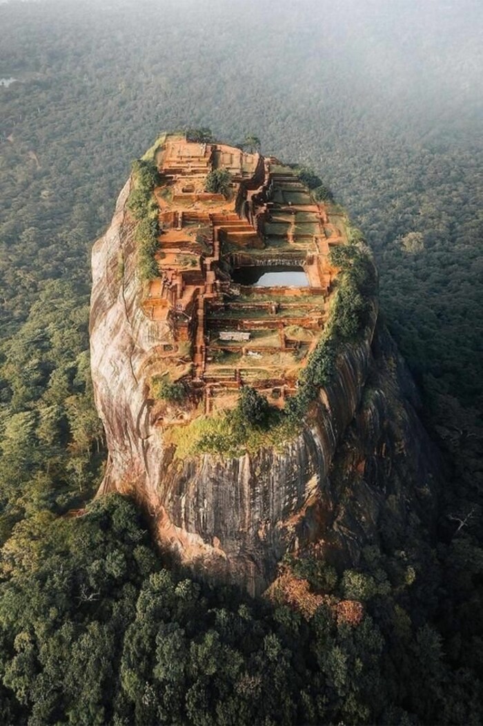 Diwali 2022: श्रीलंका के इस जंगल में है रावण की गुफा, जानें दिखता कैसा ...