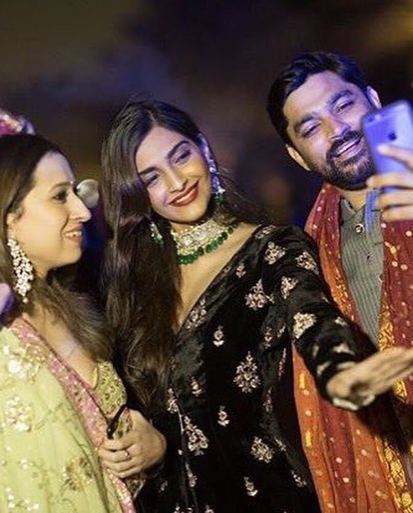 PHOTOS: सोनम कपूर ने अलग अंदाज में किया बहनोई करण को बर्थडे विश, वायरल ...
