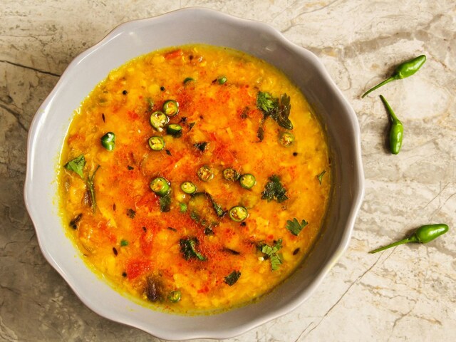 इन आसान तरीकों से लगाएं उड़द की दाल में 'स्वाद का तड़का', बनेगी टेस्टी ...