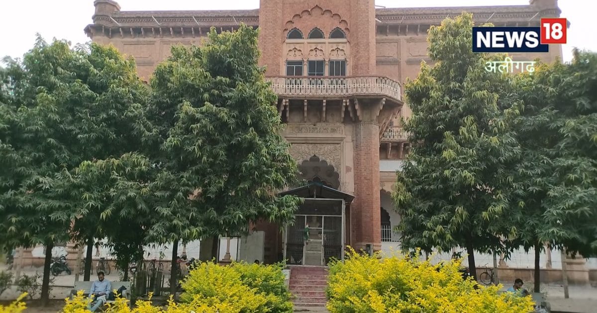 ALIGARH: अलीगढ़ का मालवीय पुस्तकालय, यहां है 80,000 किताबों का ...
