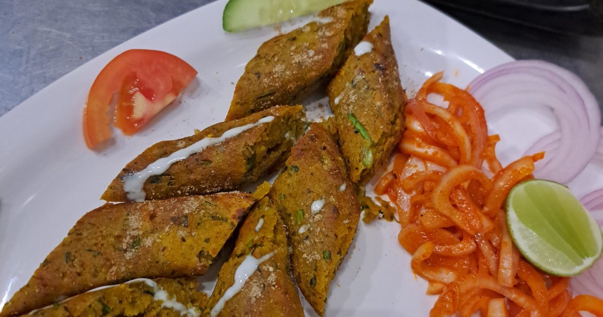 Basti Food: हरिओम ढाबे का खाना ऐसा कि खिंचे चले आएं, डिश का स्वाद और ...