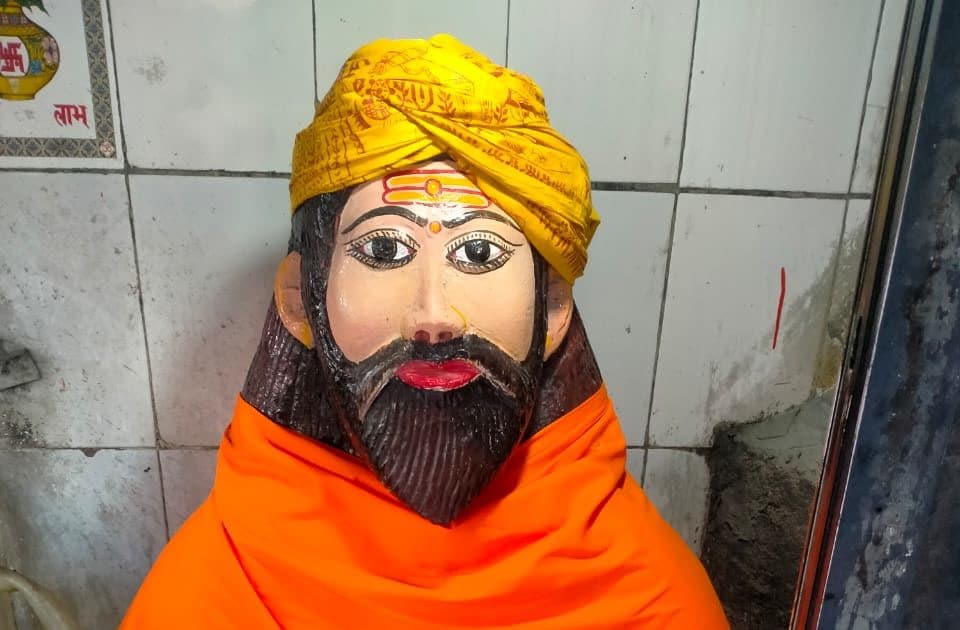 हल्द्वानी के रक्षक हैं कालू सिद्ध बाबा, मंदिर में गुड़ की भेली चढ़ाने ...