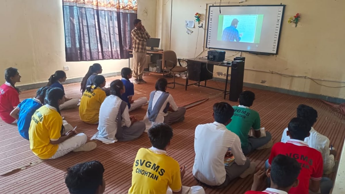 Barmer: मॉडल स्कूल बने वरदान, रेत के समंदर में डिजिटल क्लासरूम से ...