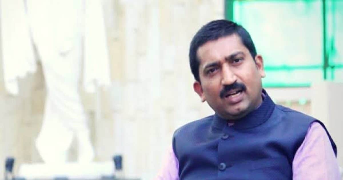 जनसंपर्क विभाग में गड़बड़ी के आरोप में फंसे सीनियर IAS अफसर पी नरहरि ...