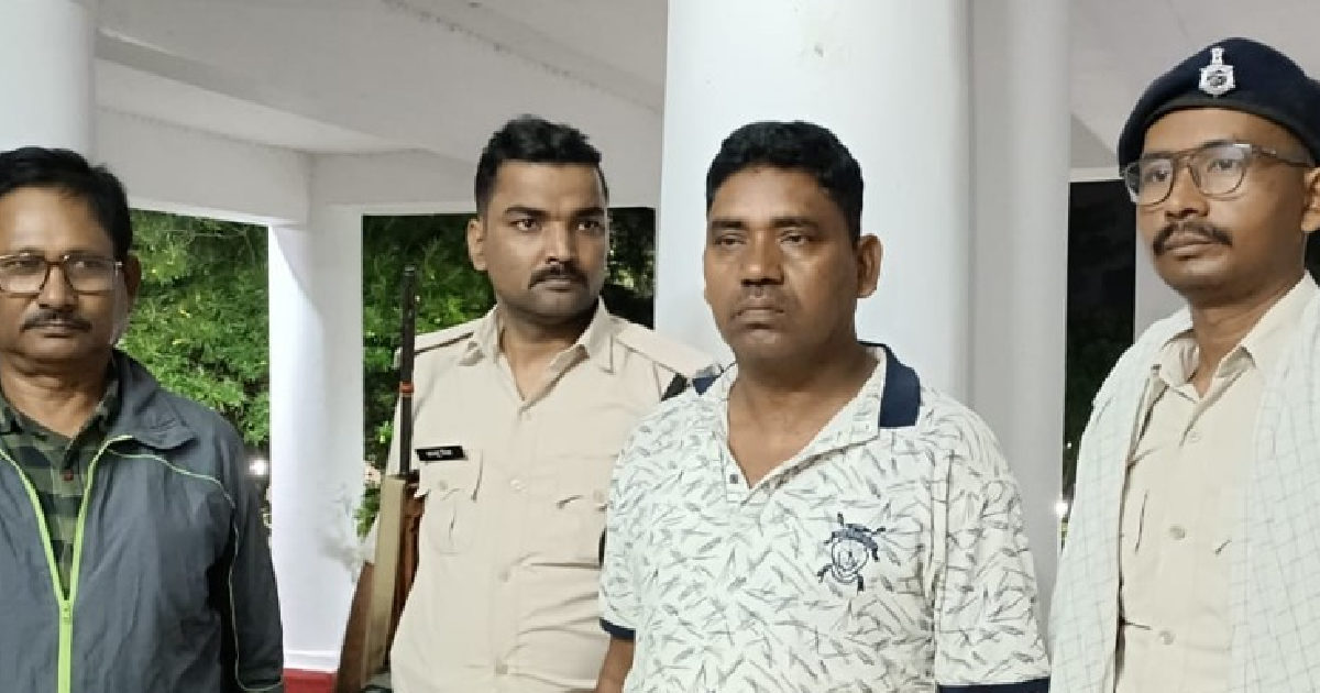 बिहार: दुकान पर जाल बिछाकर बैठी थी निगरानी टीम, 10 हजार घूस लेते रंगे ...