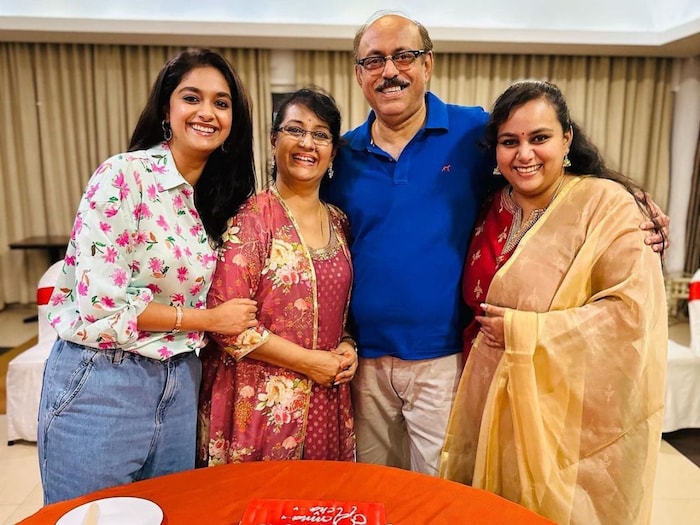 Keerthy Suresh: कीर्ति सुरेश ने लिखा मम्मी-पापा के लिए प्यारा नोट, साथ ...