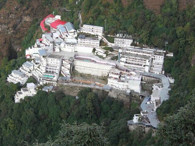 वैष्णों देवी जाने का बना रहे हैं प्लान, तो इन जगहों की सैर करके ट्रिप ...