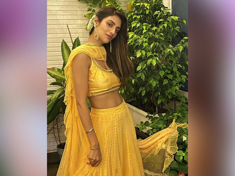 Nusrat Jahan: नुसरत जहां की ये तस्वीरें देखकर आप भी कहेंगे, 'उफ्फ्फ ...