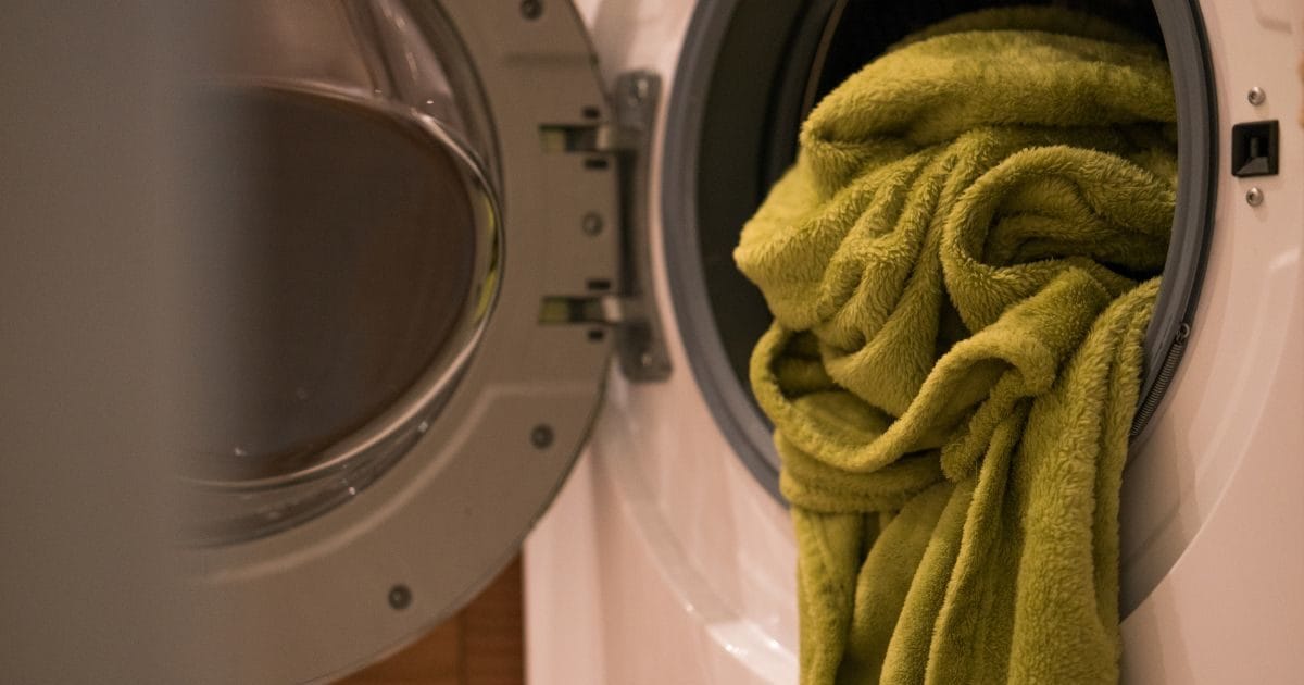 भारी रजाई, कंबल को घर पर साफ करने के लिए बेस्‍ट हैं ये 3 तरीके - how to ...