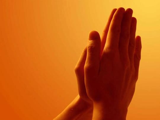 महिलाओं का दंडवत प्रणाम करना क्यों है निषेध? जानें ये धार्मिक वजह ...