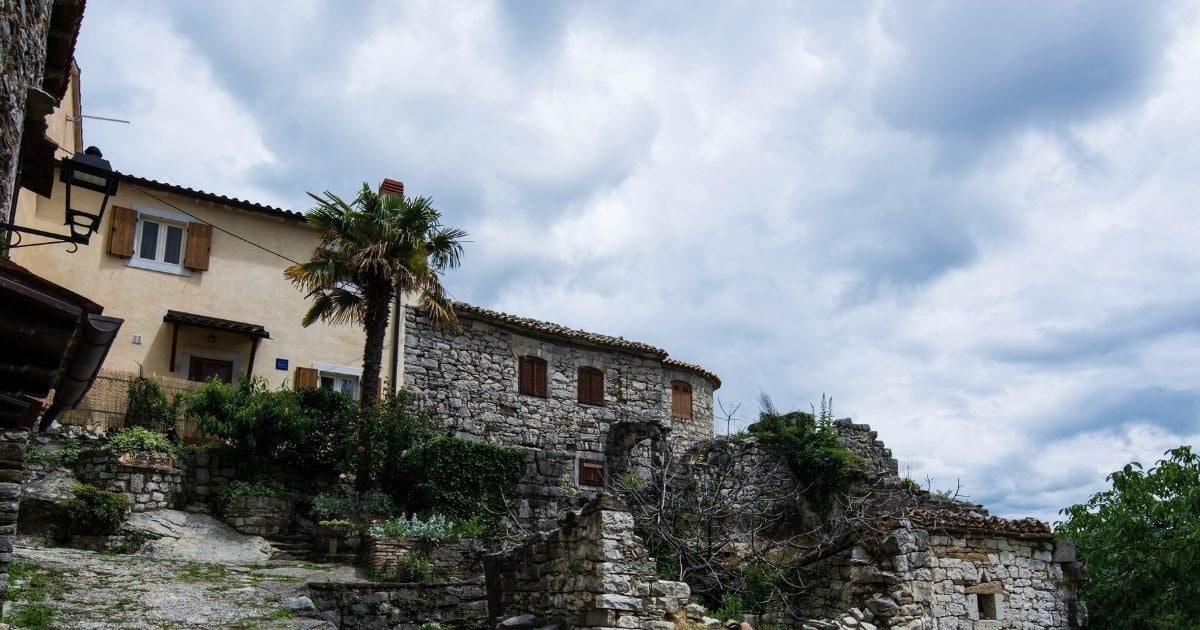 ये है 'दुनिया का सबसे छोटा कस्बा' जहां रहते हैं सिर्फ 27 लोग! दूर-दूर ...