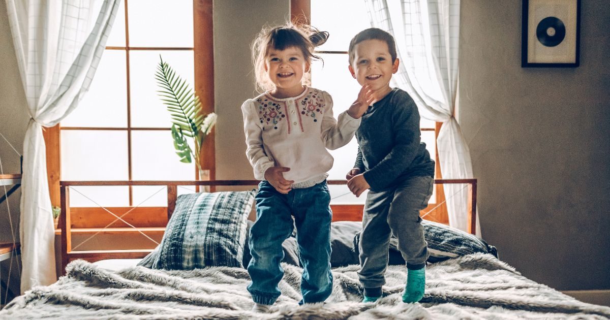 पैरेंट्स बच्चों को घर पर अकेला छोड़ने से पहले जरूर अपनाएं ये 5 सेफ्टी ...