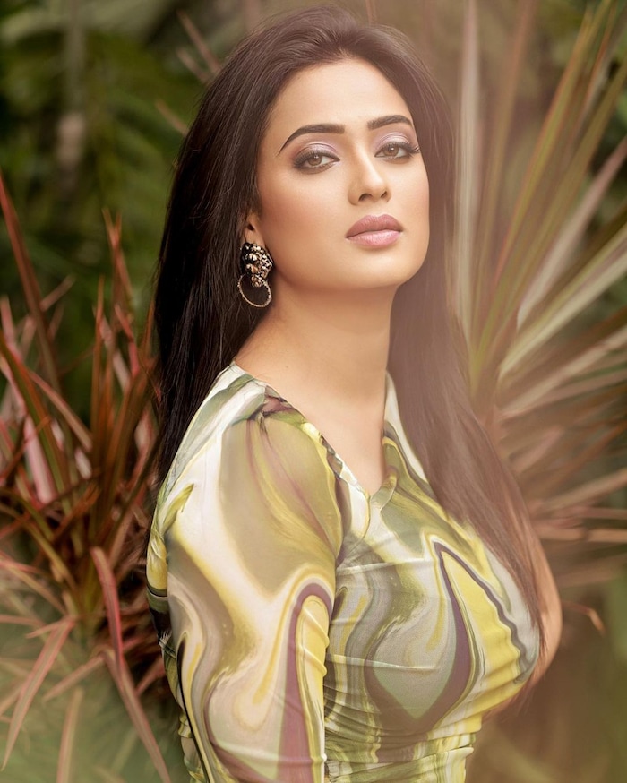 ब्लैक शॉर्ट ड्रेस में श्वेता तिवारी के लुक से नजरें नहीं हटा पा रहे फैंस, देखें PHOTOS - actress ...