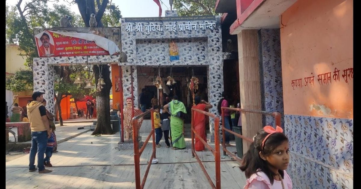 बेहद रोचक है इस मंदिर की कहानी, सीएम योगी भी कर चुके हैं दर्शन - gorakhpur famous temple of ...