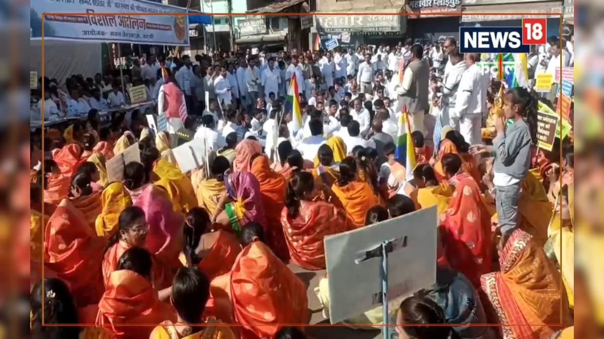 कटनी में इस वजह से सड़क पर धरने पर बैठे जैन समुदाय के लोग, नाराज़गी में ...