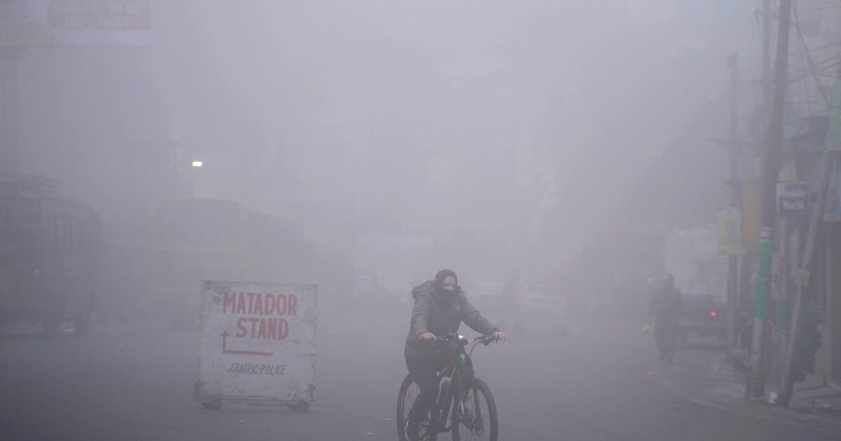 Bihar Weather: पटना समेत कई जिलों में बढ़ी ठिठुरन, न्यूनतम तापमान में ...