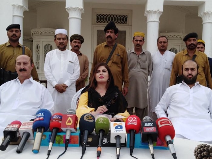 PHOTOS: इमरान को बताया था नेशनल हीरो, अब ऑडियो लीक से सुर्खियों में आईं ...