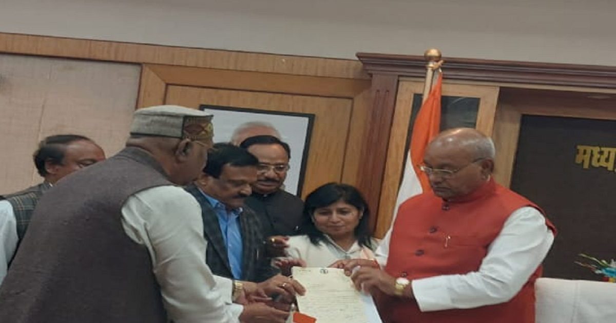 विधानसभा के शीतकालीन सत्र के पहले दिन कुर्सी की गर्माहट पर सियासत, पक्ष और विपक्ष में नोंकझोंक ...