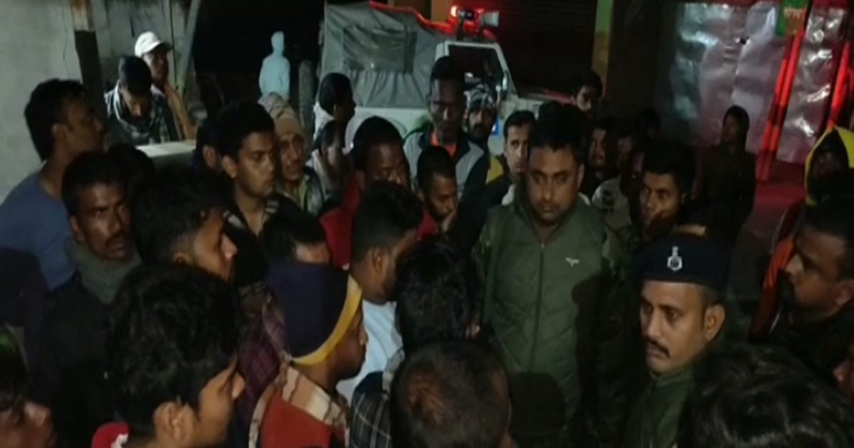 बिहारः वैशाली में छापा मारने गई पुलिस टीम पीटी, एके-47 लूटी, 2 पुलिस ...