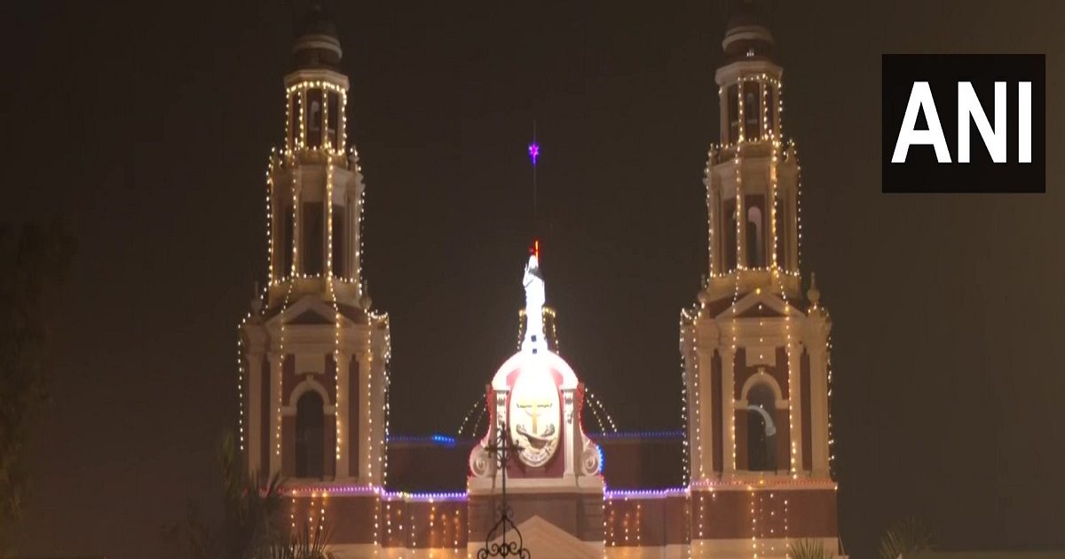 PHOTOS: देश में धूमधाम से मनाया गया क्रिसमस, तस्वीरों में देखें झलक ...