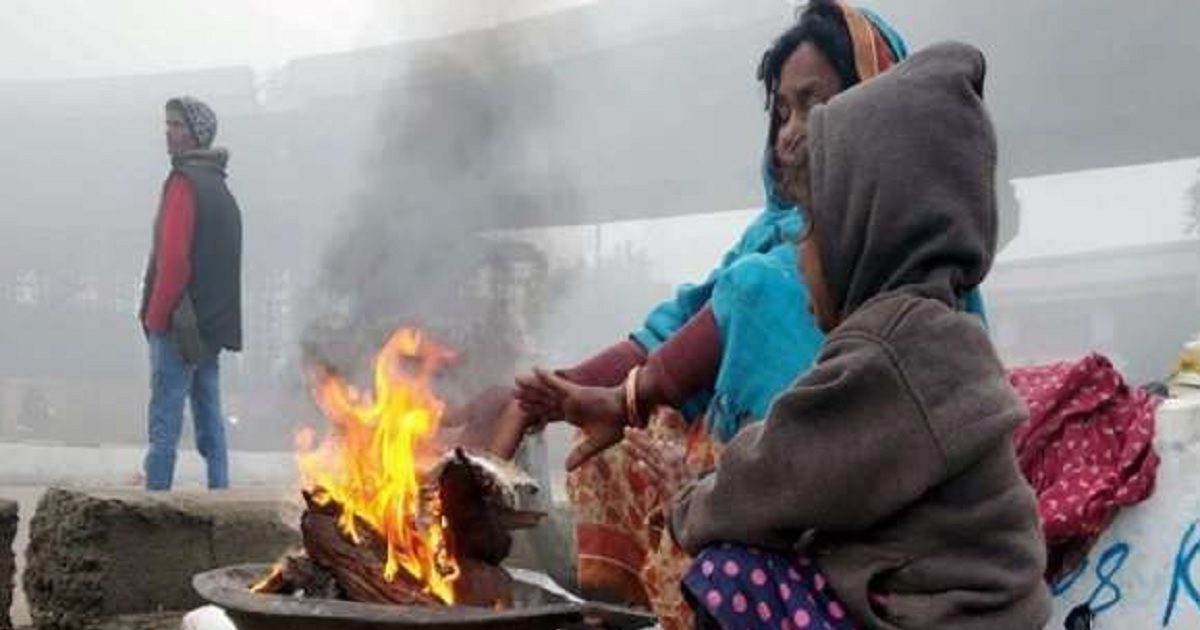 Agra News: सर्द हवाओं के बीच खुले आसमान के नीचे रहने को मजबूर हैं लोग ...