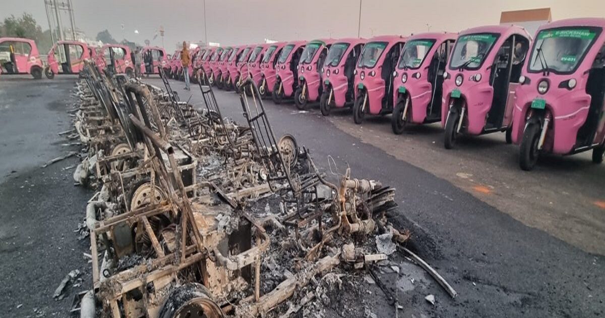 ‘स्टैच्यू ऑफ यूनिटी’ के पास 15 इलेक्ट्रिक ऑटो-रिक्शा में लगी आग, सभी ...