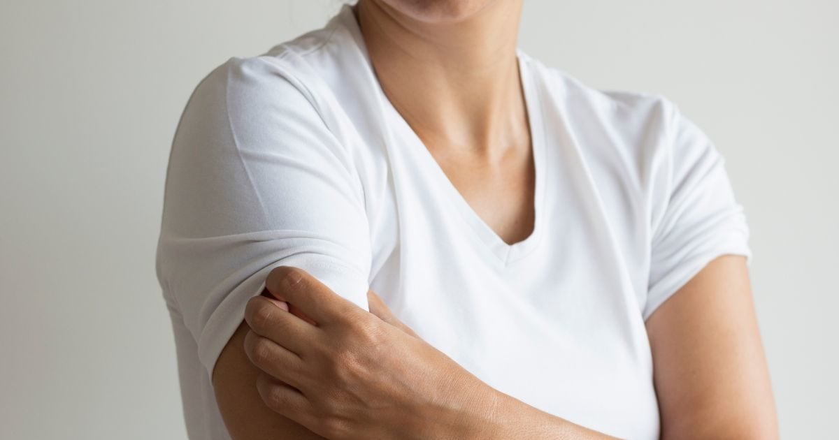 स्किन पर अजीब सी सनसनाहट कहीं फॉर्मिकेशन तो नहीं, जानिए इससे कैसे बचें ...