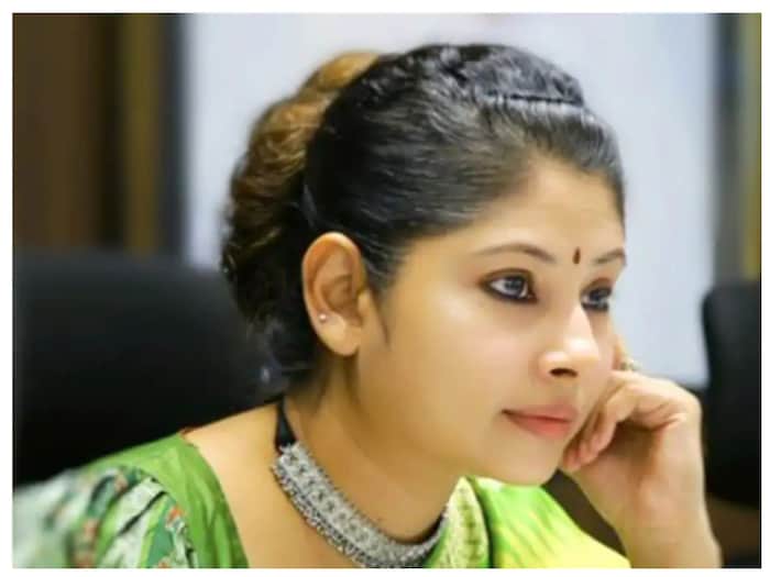 IAS IPS Story: सबसे कम उम्र की खूबसूरत IAS ने की IPS से शादी …पढ़ें ...