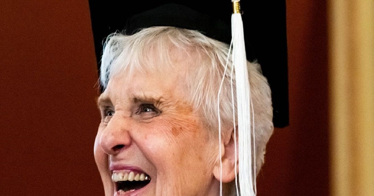 71 साल पहले लिया था कॉलेज में दाखिला, 90 साल की उम्र में ग्रेजुएट हुईं ...