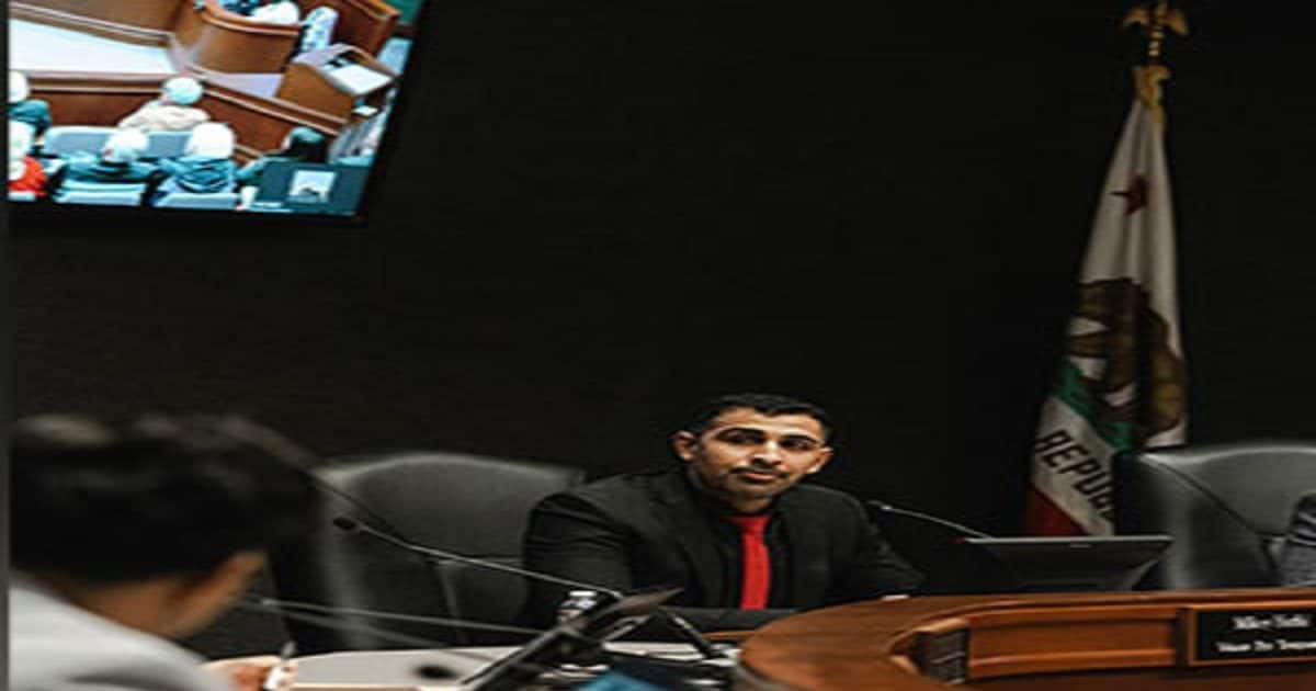 Mikey Hothi: कौन हैं कैलिफोर्निया के पहले सिख मेयर मिकी होथी, जिन्होंने ...