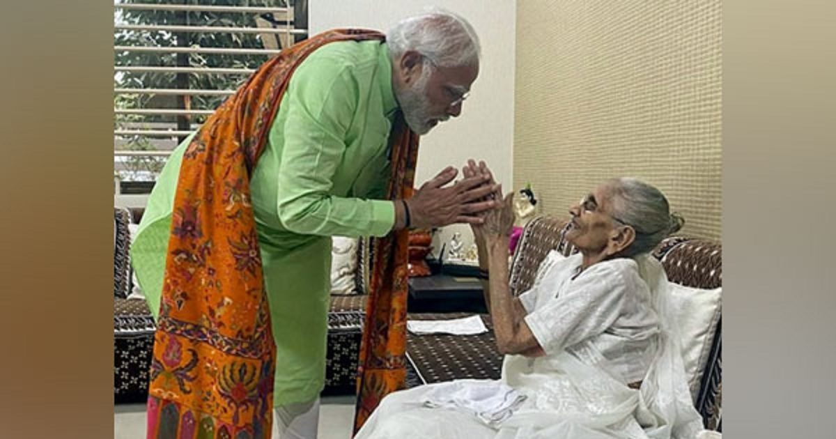 PM Modi Mother Heeraben Death News Highlights: हीरा बा के लिए 1 जनवरी ...