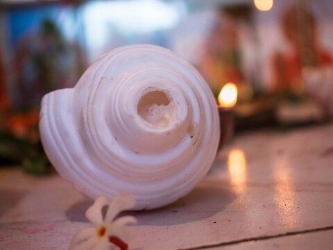Panchajanya Shankh: भगवान श्रीकृष्ण को कैसे मिला पाञ्चजन्य शंख? जानें ...