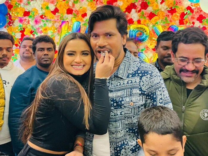 B'day Spl: नीलम गिरी और प्रवेश लाल के बीच दिखी जबरदस्त कैमिस्ट्री ... B'day Spl: नीलम गिरी और प्रवेश लाल के बीच दिखी जबरदस्त कैमिस्ट्री ...