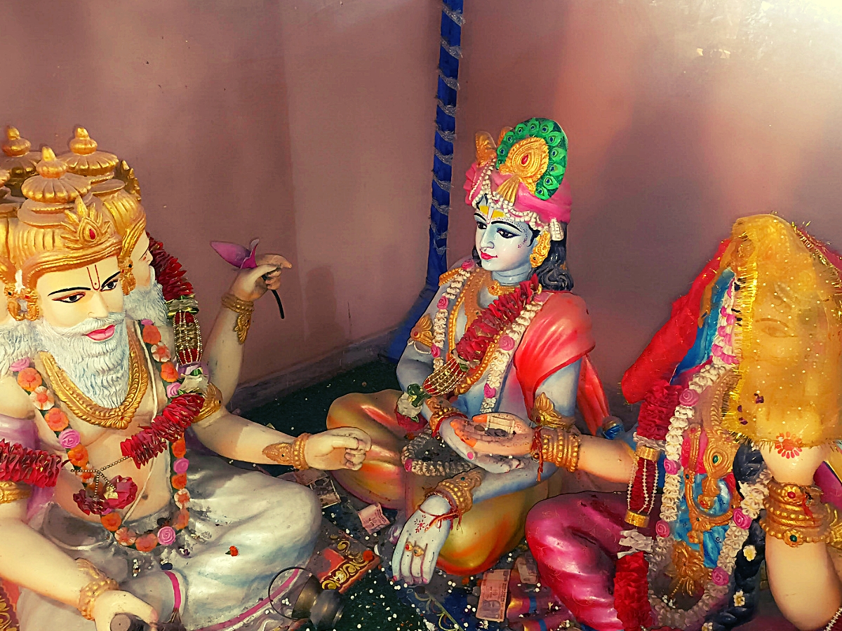 Radha Krishna Vivah: कहां पर हुआ था राधा-कृष्ण का विवाह? जानें क्या ...