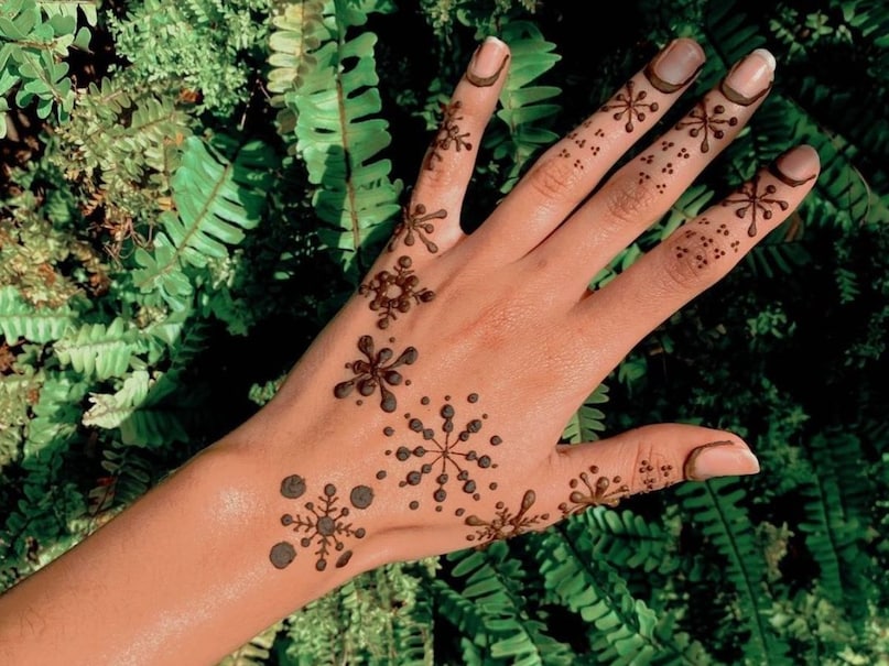 Christmas 2022 Mehndi Design: क्रिसमस पर ये ब्यूटीफुल मेहंदी डिजाइन्स ...