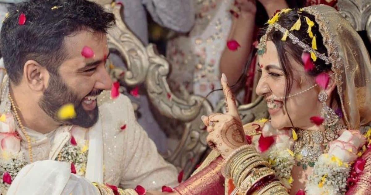 सिद्धार्थ अमित की हुईं ईशा कंसारा, माथा पट्टी, चूड़ा... सोलह श्रृंगार ...