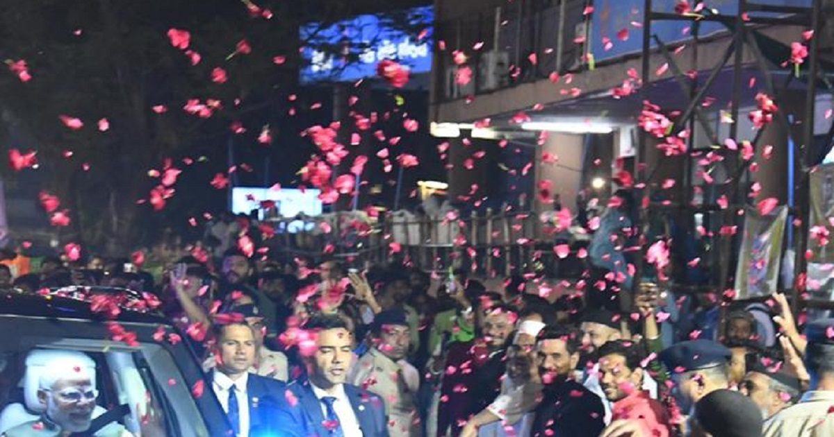 गुजरात चुनाव पीएम नरेंद्र मोदी का 3 विधानसभाओं में रोड शो जुड़ी भारी