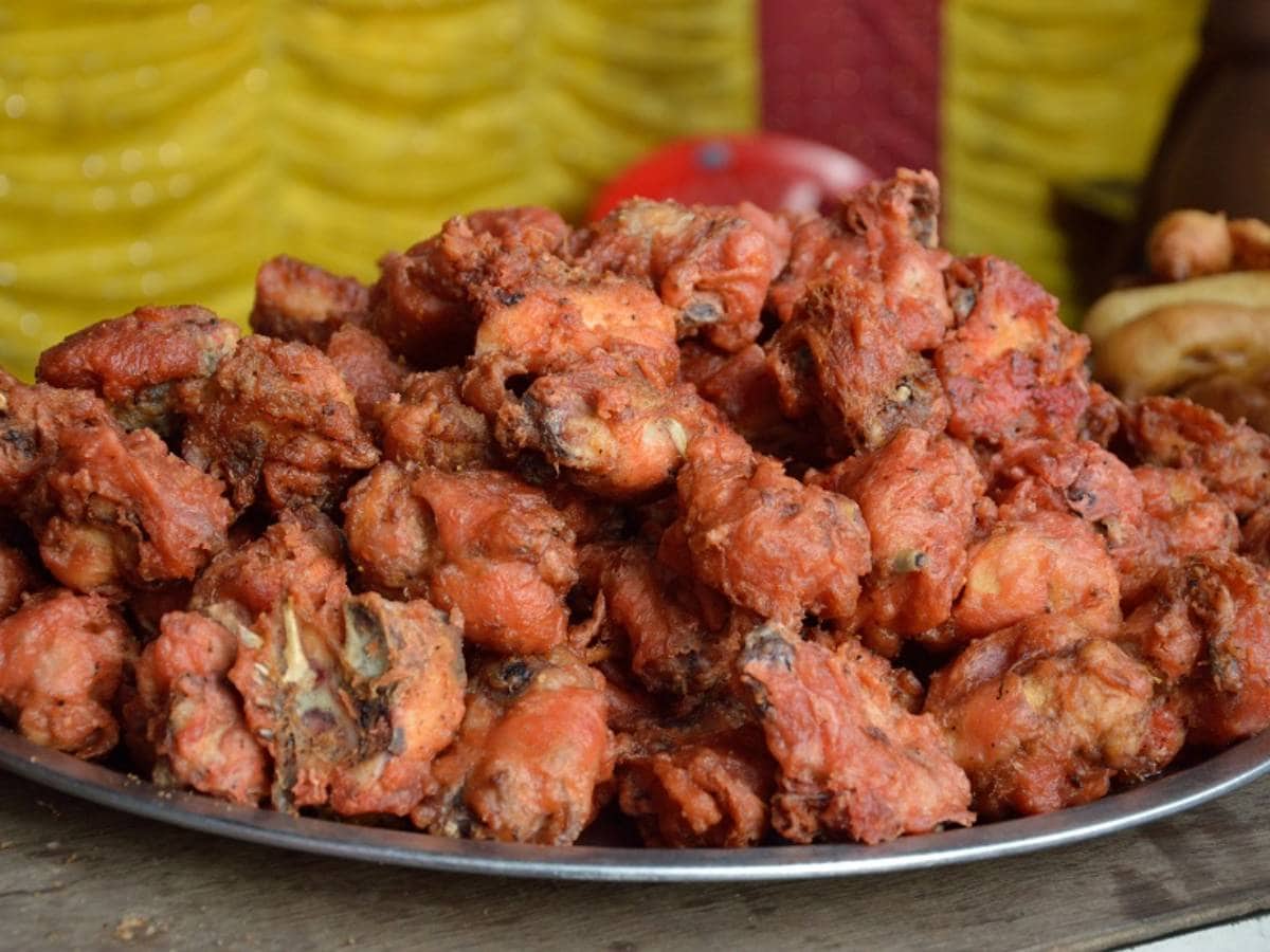 सर्दियों में चाय के साथ खूब छनते हैं पकौड़े, ये भी जान लीजिए कि कब और ...