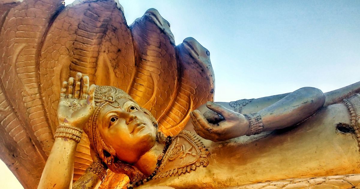 कैसे हुई थी शेषनाग की उत्पत्ति जिन्होंने समा रखा है धरती का भार, पढ़ें ...