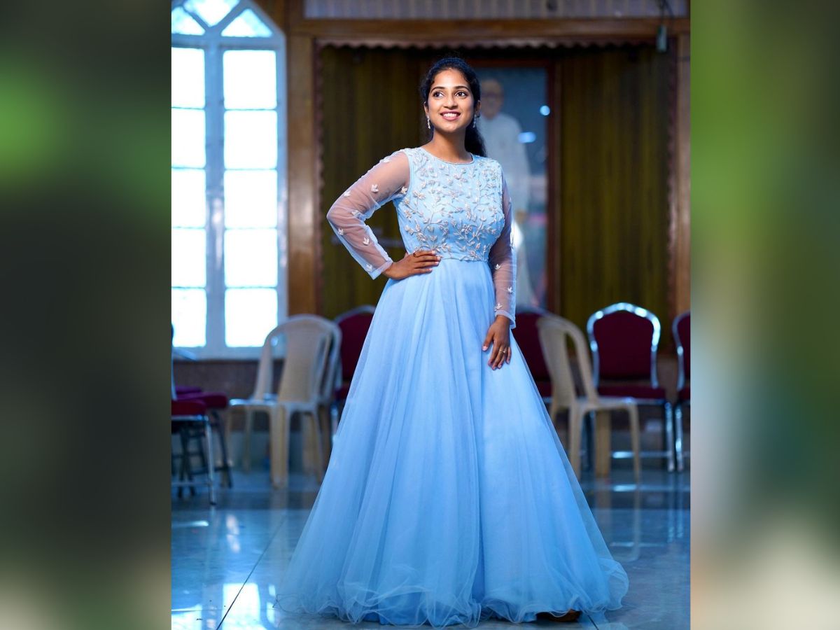 प्रभास के लिए गाना गाने वाली खूबसूरत सिंगर ने किया मिस्ट्री मैन से शादी ...