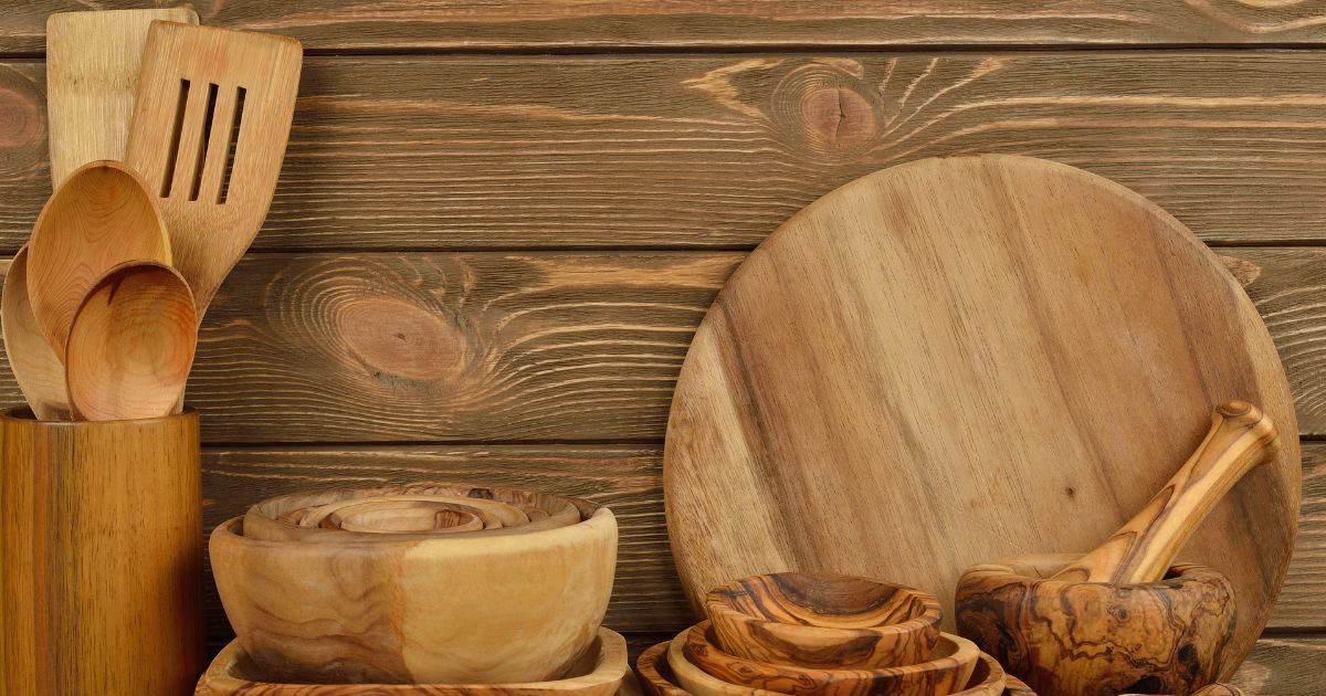 लकड़ी की बर्तनों को साफ करने के लिए फॉलो करें ये ट्रिक्स, मिनटों में ...