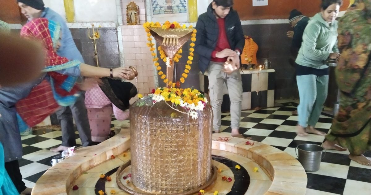 ग्वालियर दुर्ग में स्थापित है कोटेश्वर महादेव मंदिर, नाग देवता देते थे ...