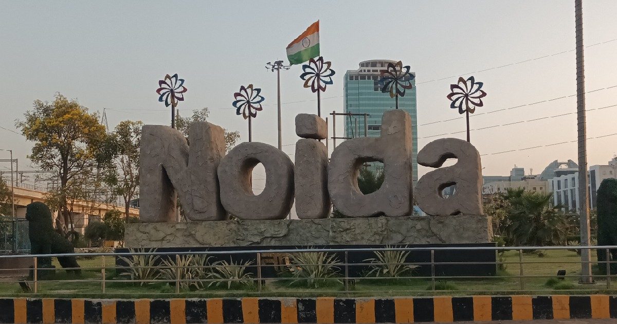 Noida News: नोएडा के इस मेट्रो स्टेशन पर रोज होता है ऑटो वालों में झगड़ा, सवारियों में दहशत ...