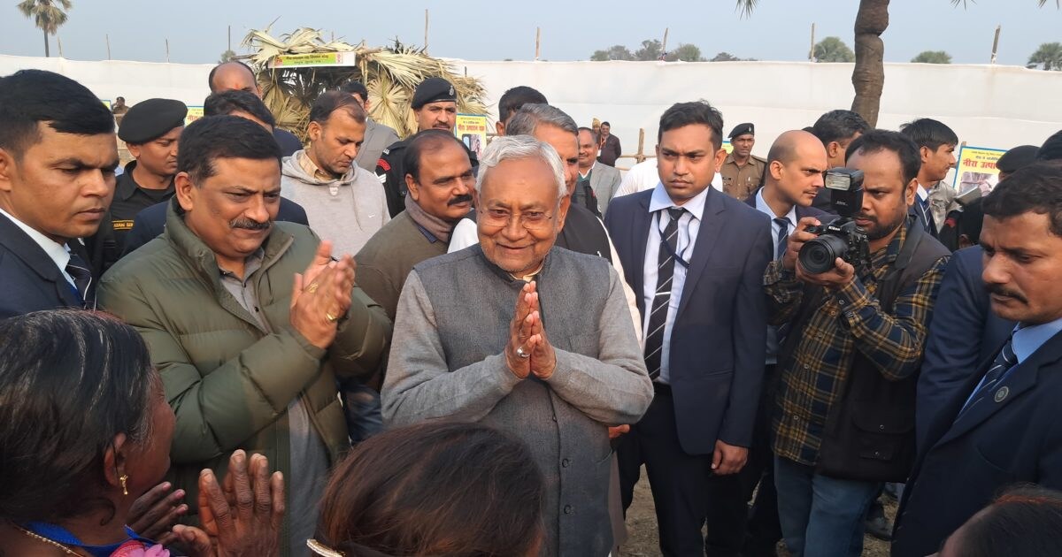 बंद भइले दारु दुकनिया हे... टुट गइले भट्ठी, टूट गइले बोतल... और गदगद ...