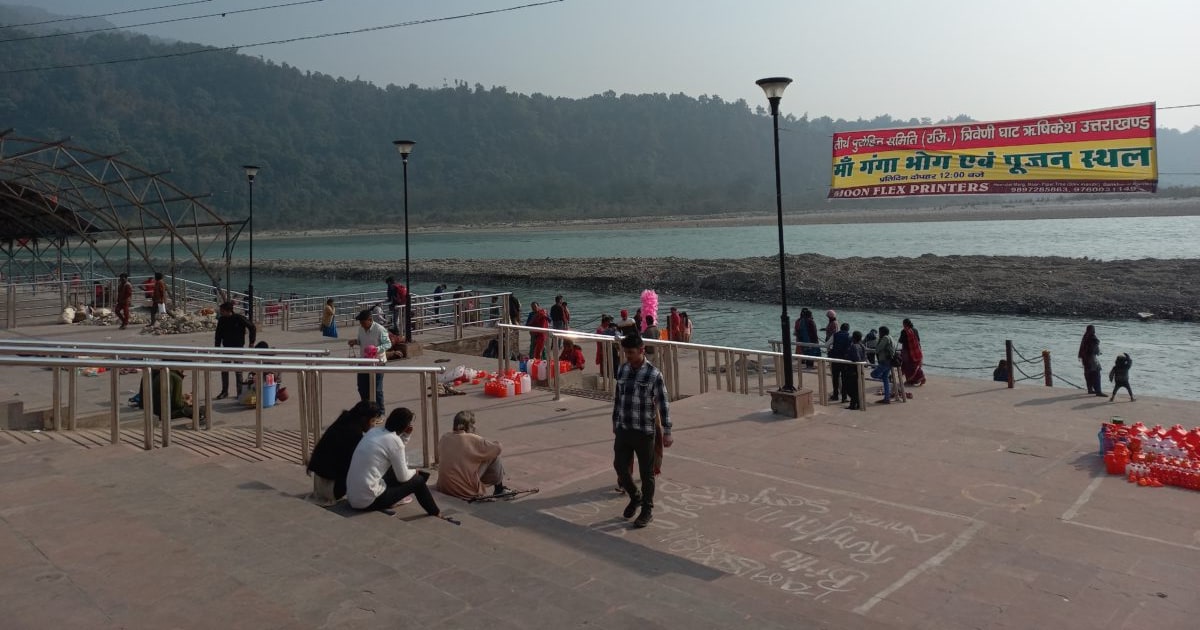 Rishikesh News: त्रिवेणी घाट का अद्भुत इतिहास, भारत से ही नहीं विदेशों से भी आते हैं श्रद्धालु ...