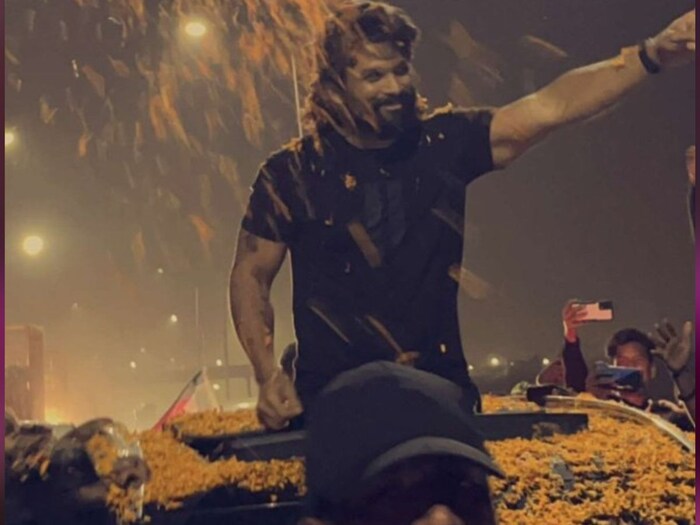 7 करोड़ की वैनिटी वैन में तैयार होते हैं अल्लू अर्जुन, इन सुख-सुविधाओं ...